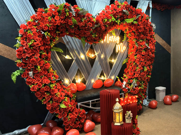 Romantic date, private theatre, party place